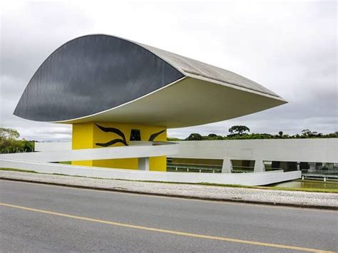 Museu Oscar Niemeyer conhecido como Museu do Olho é simplesmente o