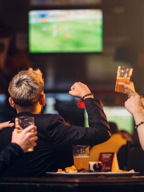 Cropped Bares Para Assistir Futebol Bh Pessoas Bar Vendo Jogo