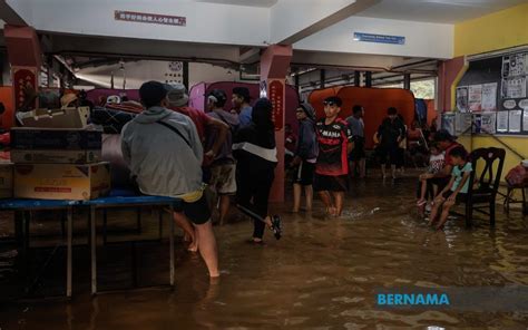 BERNAMA KEADAAN BANJIR MAKIN SURUT DI BATU PAHAT JUMLAH MANGSA DI