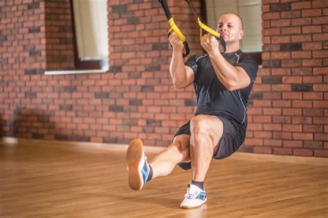 8 Ejercicios Con TRX Para Fortalecer Las Piernas De Forma Sencilla