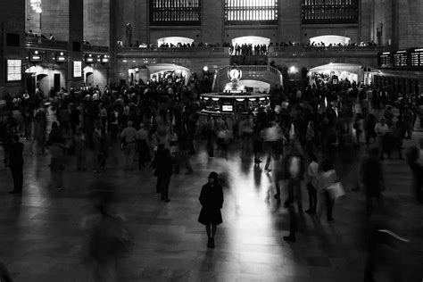 AMICA GENIALE CHI È ELENA FERRANTE MAM e