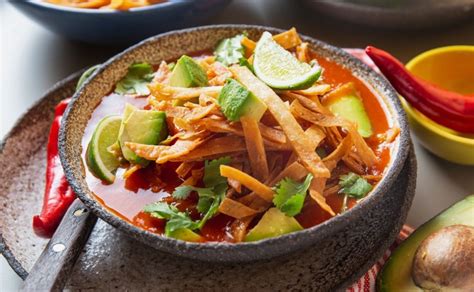 Ingredientes de la sopa azteca y cómo prepararla en casa