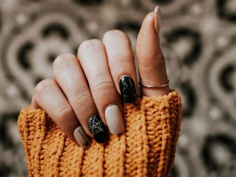 Najmodniejsze paznokcie na jesień 2022 6 pomysłów na manicure