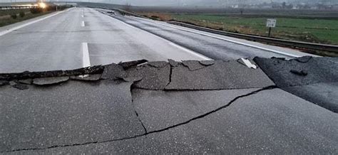 Yollarda Son Durum Hangi Yollar Kapalı Deprem Nedeniyle Kapanan