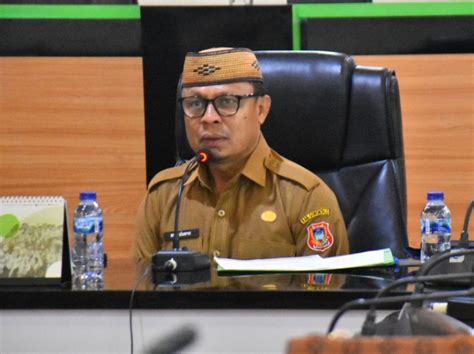 Sekda Roni Sampir Pimpin Rapat Evaluasi Capaian Dan Rencana Aksi