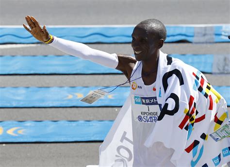 Kipchoge bate el récord de maratón en Berlín