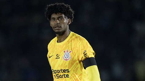 Hugo Souza ex Flamengo dá depoimento emocionante após classificação de