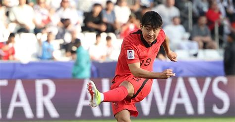 Le joli coup franc de Lee Kang In avec la Corée vidéo Parier nc