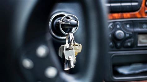 Cómo recuperar las llaves de coche si te las dejas dentro