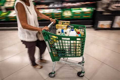 La inflación de los alimentos disminuirá el año que viene según un informe