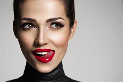 Arriba 71 Imagen Maquillaje Con Outfit Rojo Abzlocal Mx