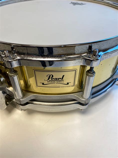 DEMO Pearl Free Floating 14 X 5 Brass Snare Demo Produkter