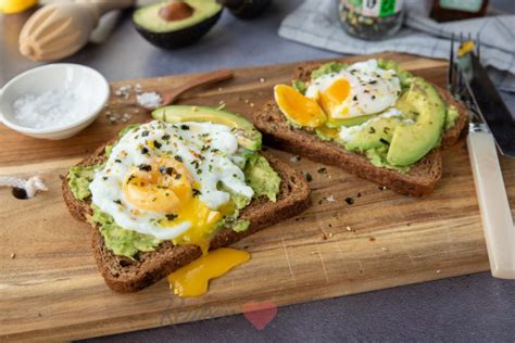 Avocado Toast Met Gepocheerd Ei Keukenliefde