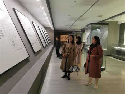 马克思主义学院师生赴御窑博物馆和中国陶瓷博物馆开展一线课堂实践教学活动 景德镇陶瓷大学马克思主义学院