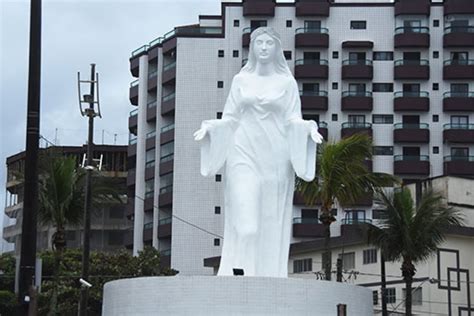 Iemanjá polêmica leva Praia Grande a ter enquete sobre cor da estátua