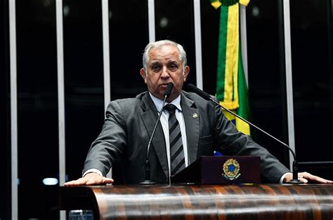 Izalci vai apresentar relatório a verdade sobre 8 de janeiro