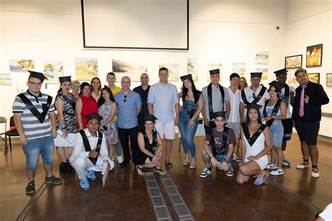 El alumnado del Centro Público de Educación de Personas Adultas celebra