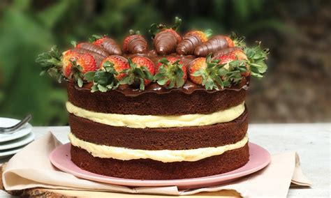 Prepare Um Delicioso Naked Cake De Chocolate E Morangos Boqnews
