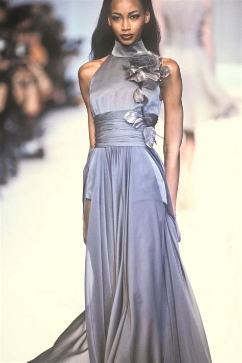 Pin De Runway Boulevard En Archive 2 0 Ropa Moda De Moda