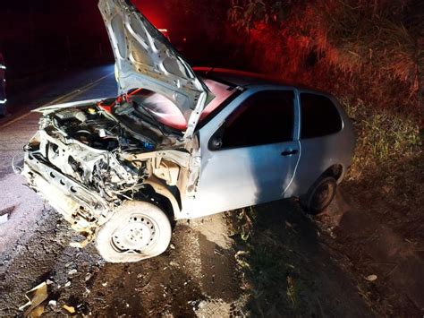 Acidente Envolvendo Carro E Caminh O Deixa Uma Pessoa Ferida Na Pr