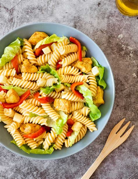 Salade de pâtes au poulet au curry et poivrons rouges J ai si faim