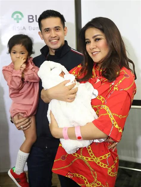 Terancam Bubar Jelang 10 Tahun Menikah Berikut Kisah Cinta Olla Ramlan