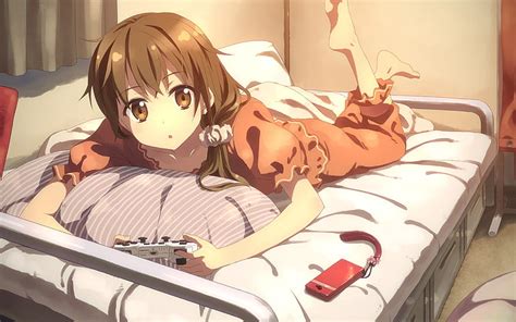 Chica acostada en la cama ilustración de personaje de anime Yuki