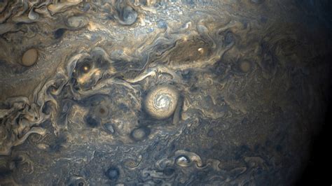 NASAs 1 Billion Jupiter Probe Just Sent Back Stunning New Photos Of