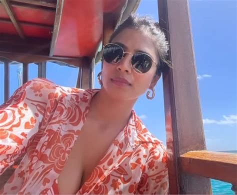 16 Malavika Mohanan Hot Ultra Sexy Maldives Bikini Pics Just For