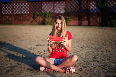 Wallpaper Model Blonde Portrait Depth Of Field Sitting On The
