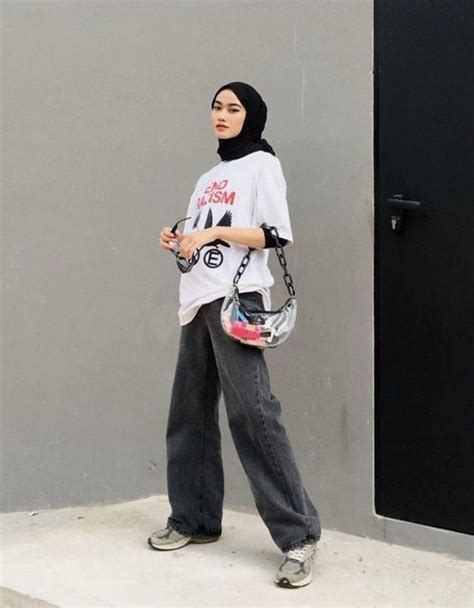 10 Inspirasi OOTD Kaos Oversize Hijab Yang Fashionable Abis