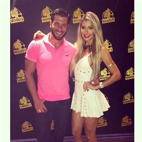 EGO Ex BBB Tatiele Polyana Aposta Em Vestido Decotado Para Badalar