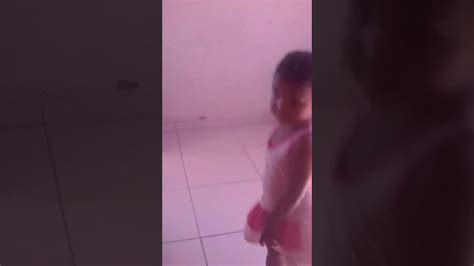 Minha irmã dando seu show YouTube