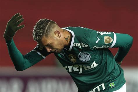 R 56 milhões Palmeiras pode fechar camisa 10 e envolver Navarro