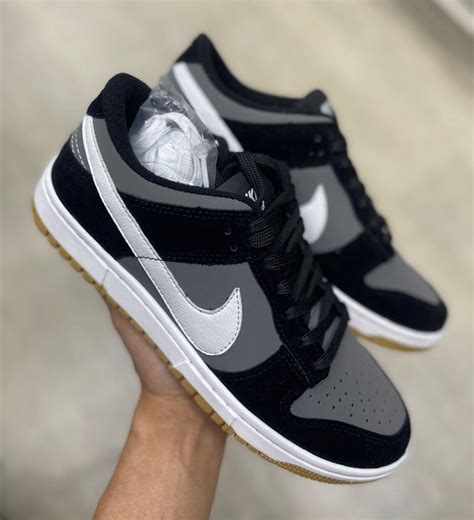 Tênis Nike Sb Dunk Low Unissex Preto branco Sola Latéx On Shoes