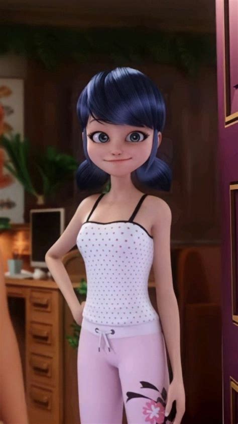Marinette Dupain Cheng panosundaki Pin Uğur böceği Disney çizgi