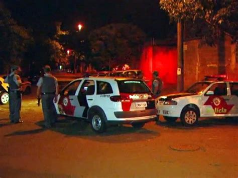 G1 Ladrões são mortos em troca de tiros a PM após assalto em