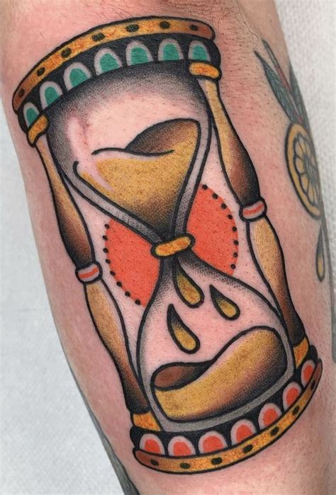 Pin By Vitor Bernardo On Tattoo Traditional Tattoo Clock Hourglass