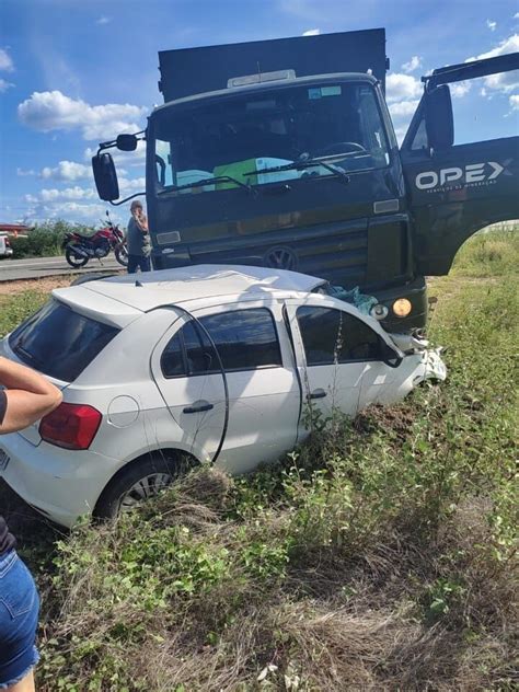 Acidente Entre Carro E Carreta Mata Duas Pessoas Em Trecho Da BR 230 Em