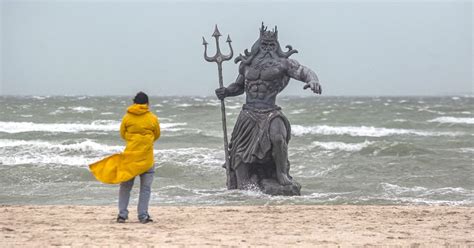 Chaac dios de la lluvia vence a Poseidón dios de los mares cuya