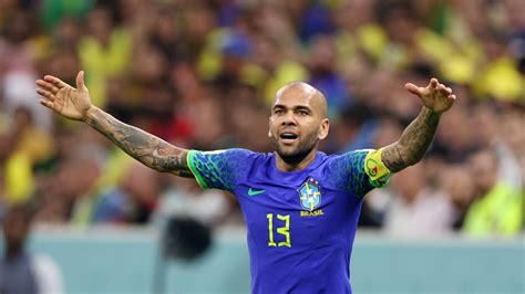 Cuál es la situación actual de Dani Alves tras su primera noche en la