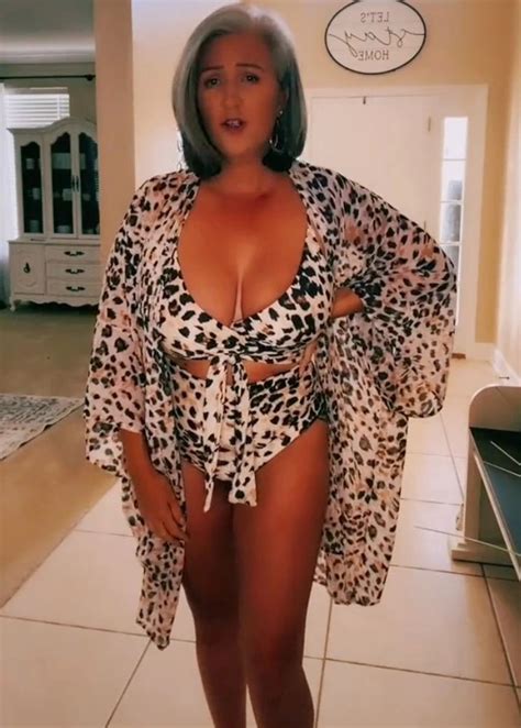 Im A Hot Mom Of Three At 39 I Wont Stop Posing In Bikinis People Tell Me I Look Fabulous