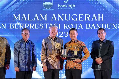 Malam Anugerah ASN Berprestasi Pj Wali Kota Bandung Mari Berikan