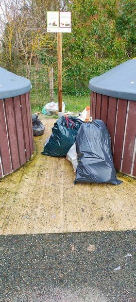 Le ras le bol des utilisateurs des bornes semi enterrées de la Rue du