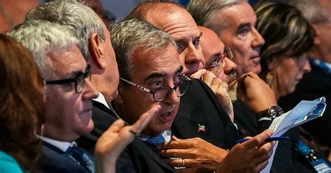 Vietato Fare Domande Sui Soldi Dei Berlusconi A Fi Gasparri Insulta E