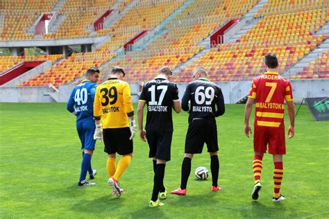 Jagiellonia Białystok z nowymi strojami ZDJĘCIA NaszeMiasto pl