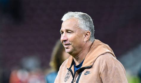 Playsport A semnat Dan Petrescu a fost prezentat la noua echipă