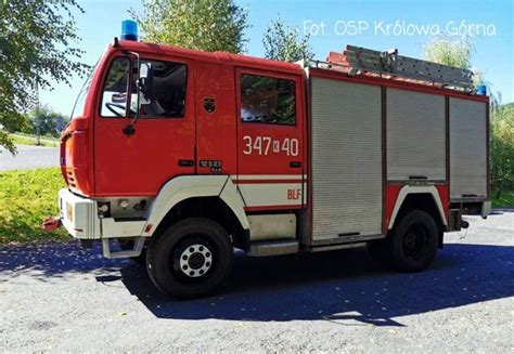 Zderzenie samochodów osobowego i dostawczego na drodze pod Nowym Sączem