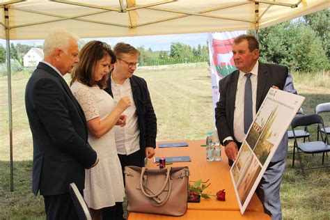 Podpisanie umowy na realizację zadania Budowa nowego budynku