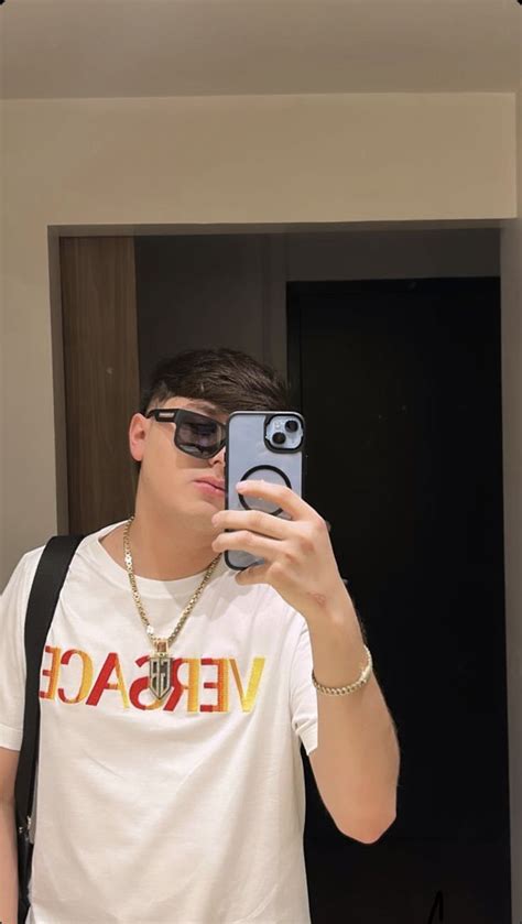 Pin de Ferrioos en Guardado rápido Estilo pop punk Cara enamorada